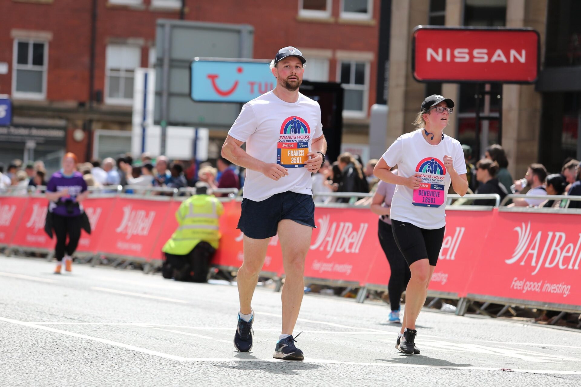 Cheers all round at the Great Manchester Run - Francis House Children's ...